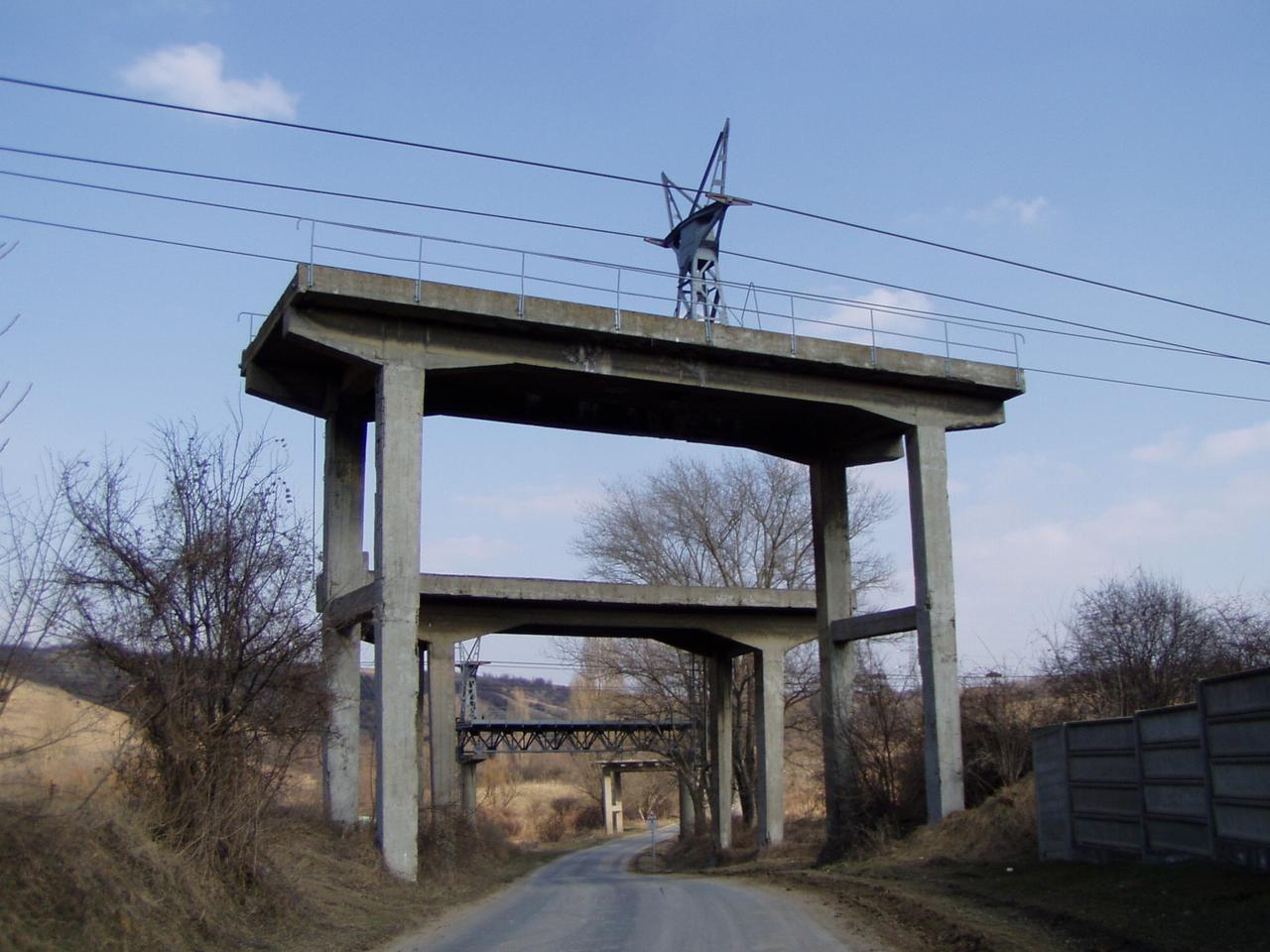 Concrete Arch/Structure on Romanian Roadway, 10m tall/20m dee : r ...